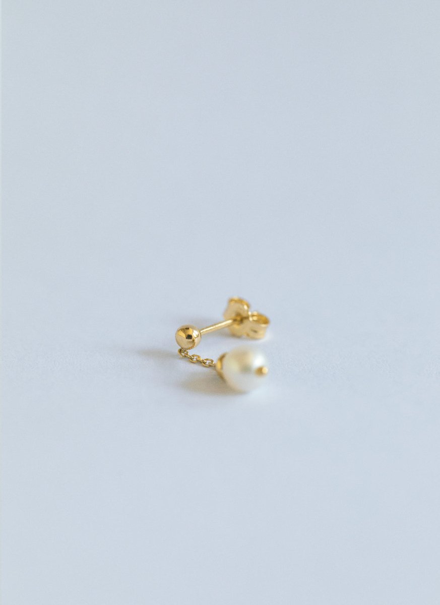 Studio Kroewe - Mae pearl single earstud 14k gold